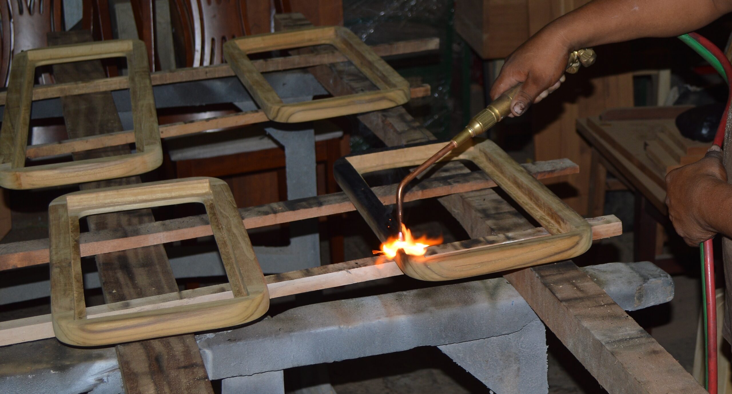 Teca: Una madera noble y estable para productos de alta calidad - MLR